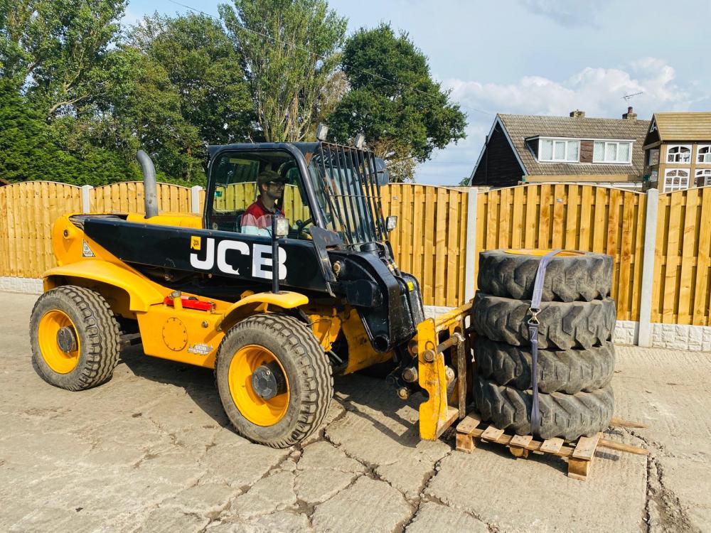 JCB 520-50 TELEHANDLER * YEAR 2012 * C/W OFF ROAD TYRES & ON ROAD TYRES