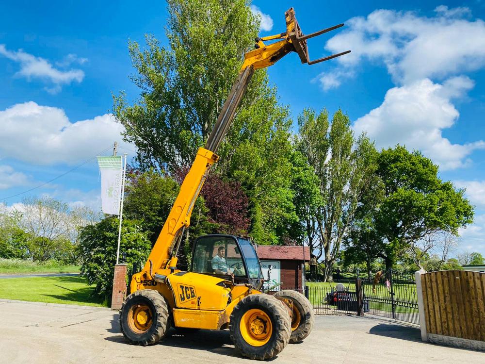 JCB 530-70 4WD TELEHANDLER * 7 METER REACH * C/W PALLET TINES