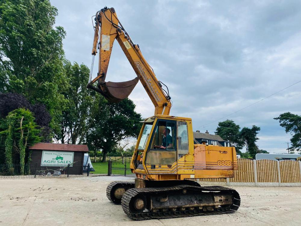 CASE 888B POCLAIN TRACKED EXCAVATOR C/W BUCKET