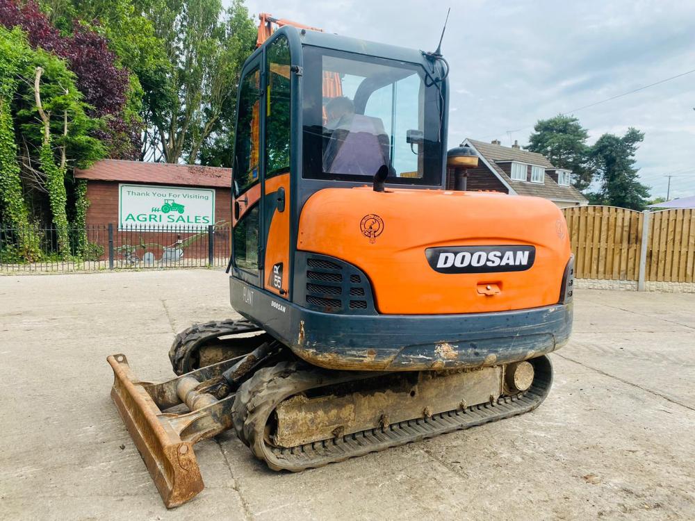 DOOSAN DX55 TRACKED EXCAVATOR *YEAR 2006 , ONLY 6367 HOURS* C/W QH ...