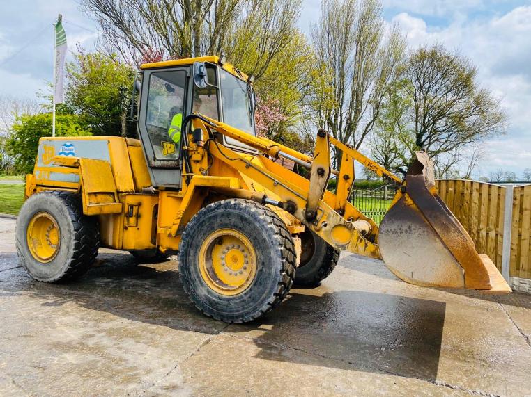 JCB 425 4WD LOADING SHOVEL C/W BUCKET