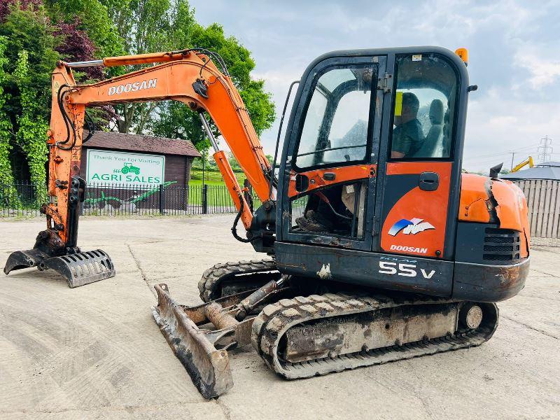 DOOSAN SOLAR 55V TRACKED EXCAVATOR C/W GRAPPLE BUCKET *VIDEO*