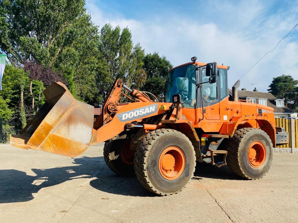 DOOSAN DL200 LOADING SHOVEL * YEAR 2011 * C/W REVERSE CAMERA *SEE VIDEO*