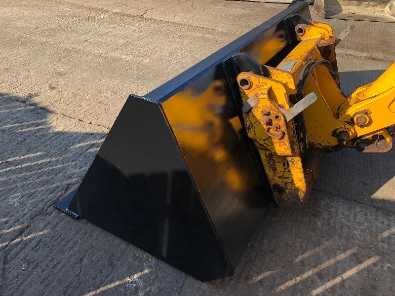BRAN NEW JCB Q FIT BUCKET UNUSED