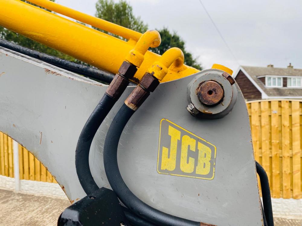 JCB 801 MINI DIGGER C/W 3 CYLINDER PERKINS ENGINE