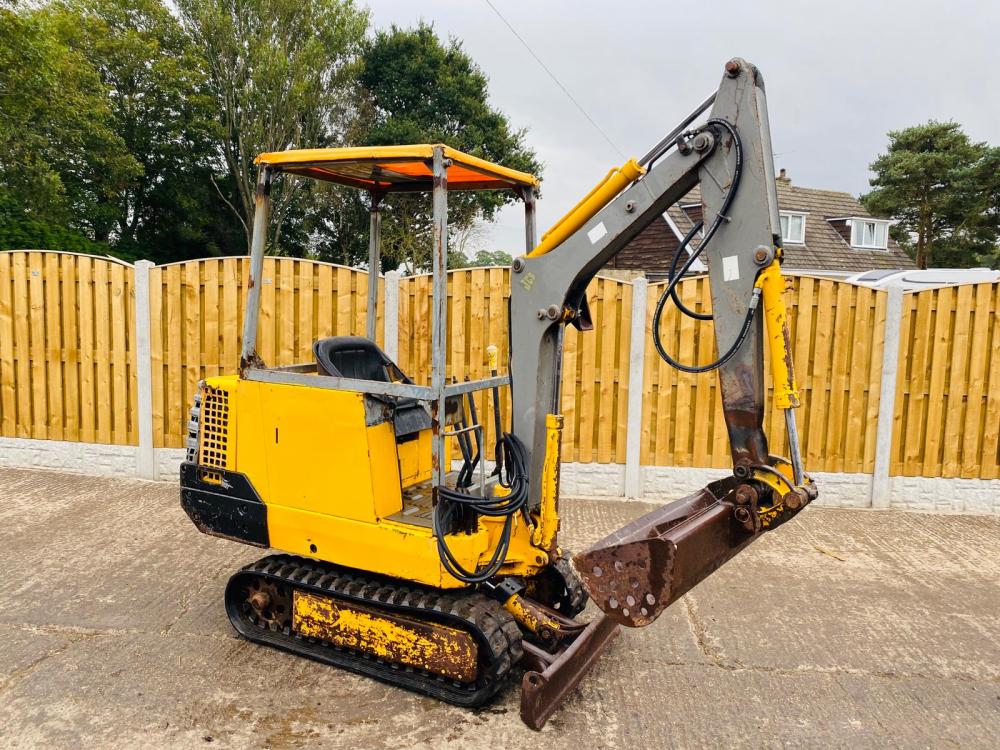 JCB 801 MINI DIGGER C/W 3 CYLINDER PERKINS ENGINE