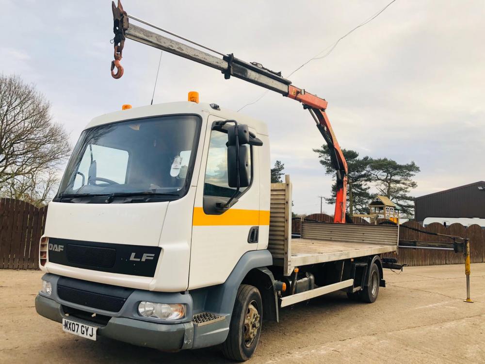DAF LF 7 1/2 TON FLAT BED LORRY C/W PALFINGER PK6500 CRANE *YEAR 2007*