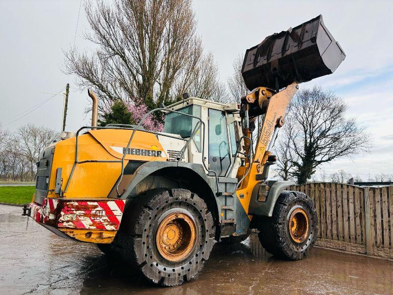 LIEBHERR 554 4WD LOADING SHOVEL C/W AC CABIN & BUCKET *VIDEO*