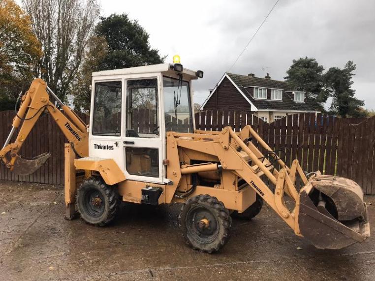 THWAITES ALL ROUND DIGGER C/W SELECTION OF BUCKETS * PLEASE SEE VIDEO