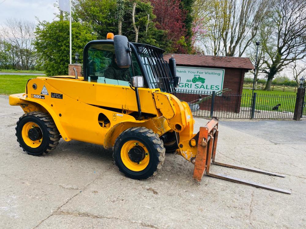 JCB 520-40 4WD TELEHANDLER * YEAR 2010 , ONLY 4839 HOURS